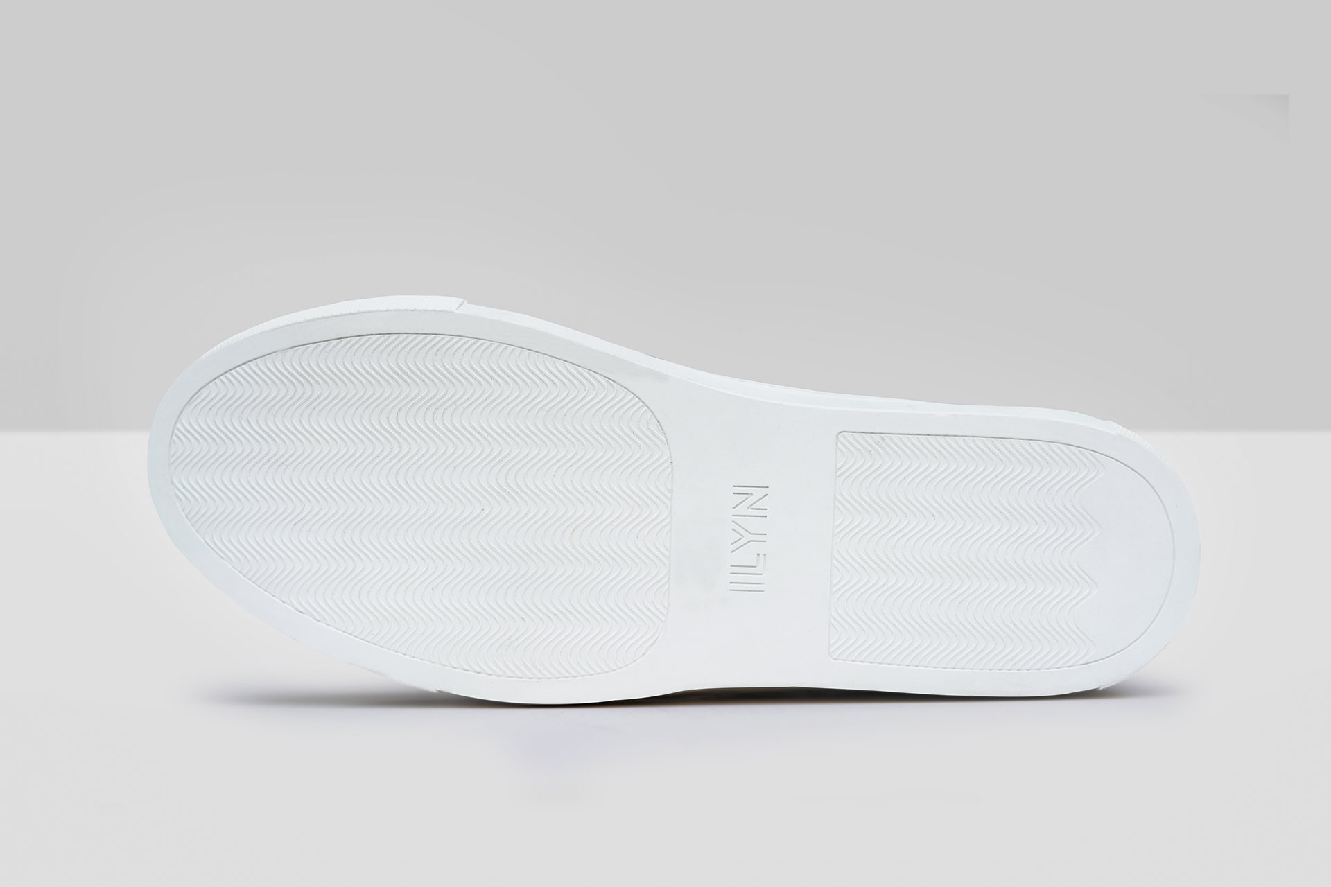 Premium Sneakers - Black | ILYN